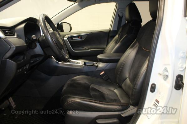 Balts Toyota RAV4 2020 Tallina, ar dzinēja tilpumu 2.00 L un nobraukumu 86 tūkst. km par 22990 €, foto 11 vietnē AUTOMOTO.COM.LV
