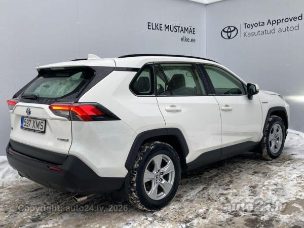 White Toyota RAV4 2020 in Tallinn, with an engine capacity of 2.49 L and mileage of 76 thousand km for 23995 €, photo 2 on AUTOMOTO.COM.LV
