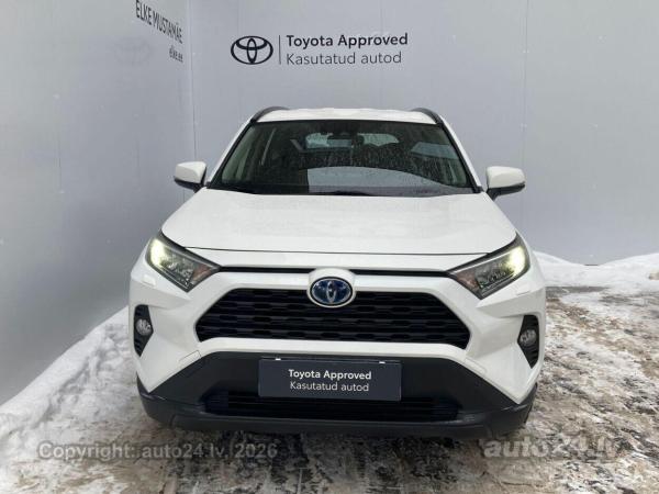 White Toyota RAV4 2020 in Tallinn, with an engine capacity of 2.49 L and mileage of 76 thousand km for 23995 €, photo 6 on AUTOMOTO.COM.LV