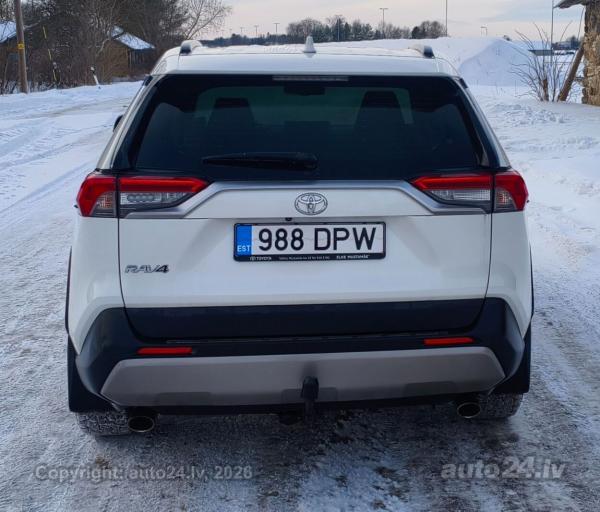 White Toyota RAV4 2020 in Tallinn, with an engine capacity of 2.00 L and mileage of 142 thousand km for 19990 €, photo 9 on AUTOMOTO.COM.LV