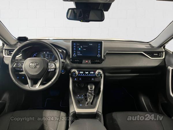 White Toyota RAV4 2020 in Tallinn, with an engine capacity of 2.50 L and mileage of 64 thousand km for 25990 €, photo 8 on AUTOMOTO.COM.LV