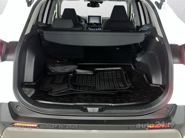 White Toyota RAV4 2020 in Tallinn, with an engine capacity of 2.50 L and mileage of 64 thousand km for 25990 €, photo 10 on AUTOMOTO.COM.LV