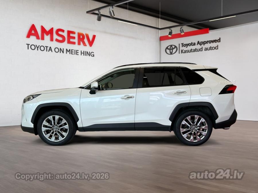 White Toyota RAV4 2020 in Parnu, with an engine capacity of 2.00 L and mileage of 136 thousand km for 26500 €, photo 4 on AUTOMOTO.COM.LV