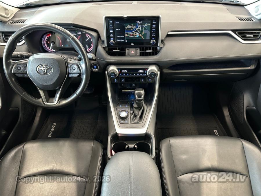 White Toyota RAV4 2020 in Parnu, with an engine capacity of 2.00 L and mileage of 136 thousand km for 26500 €, photo 9 on AUTOMOTO.COM.LV