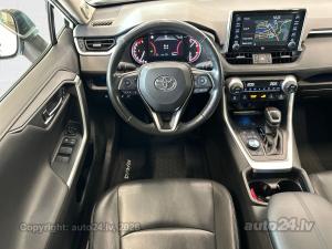 White Toyota RAV4 2020 in Parnu, with an engine capacity of 2.00 L and mileage of 136 thousand km for 26500 €, photo 10 on AUTOMOTO.COM.LV
