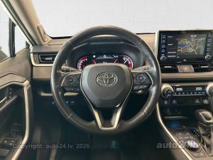 White Toyota RAV4 2020 in Parnu, with an engine capacity of 2.00 L and mileage of 136 thousand km for 26500 €, photo 13 on AUTOMOTO.COM.LV