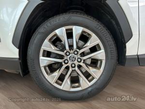 White Toyota RAV4 2020 in Parnu, with an engine capacity of 2.00 L and mileage of 136 thousand km for 26500 €, photo 16 on AUTOMOTO.COM.LV