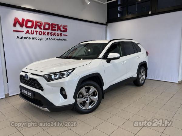 White Toyota RAV4 2020 in Tallinn, with an engine capacity of 2.00 L and mileage of 165 thousand km for 20690 €, photo 1 on AUTOMOTO.COM.LV