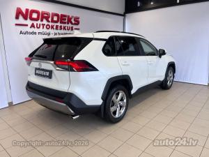 White Toyota RAV4 2020 in Tallinn, with an engine capacity of 2.00 L and mileage of 165 thousand km for 20690 €, photo 3 on AUTOMOTO.COM.LV