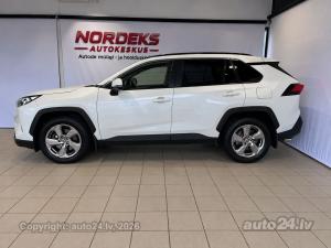 White Toyota RAV4 2020 in Tallinn, with an engine capacity of 2.00 L and mileage of 165 thousand km for 20690 €, photo 4 on AUTOMOTO.COM.LV