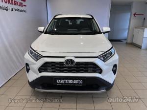 White Toyota RAV4 2020 in Tallinn, with an engine capacity of 2.00 L and mileage of 165 thousand km for 20690 €, photo 6 on AUTOMOTO.COM.LV