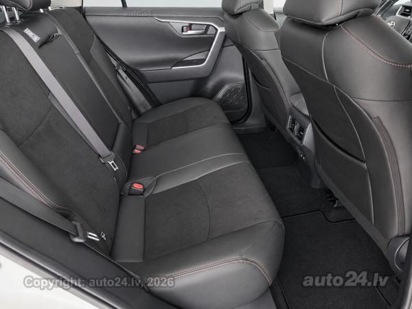 White Toyota RAV4 2020 in Tallinn, with an engine capacity of 2.00 L and mileage of 165 thousand km for 20690 €, photo 11 on AUTOMOTO.COM.LV