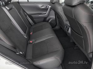 White Toyota RAV4 2020 in Tallinn, with an engine capacity of 2.00 L and mileage of 165 thousand km for 20690 €, photo 11 on AUTOMOTO.COM.LV
