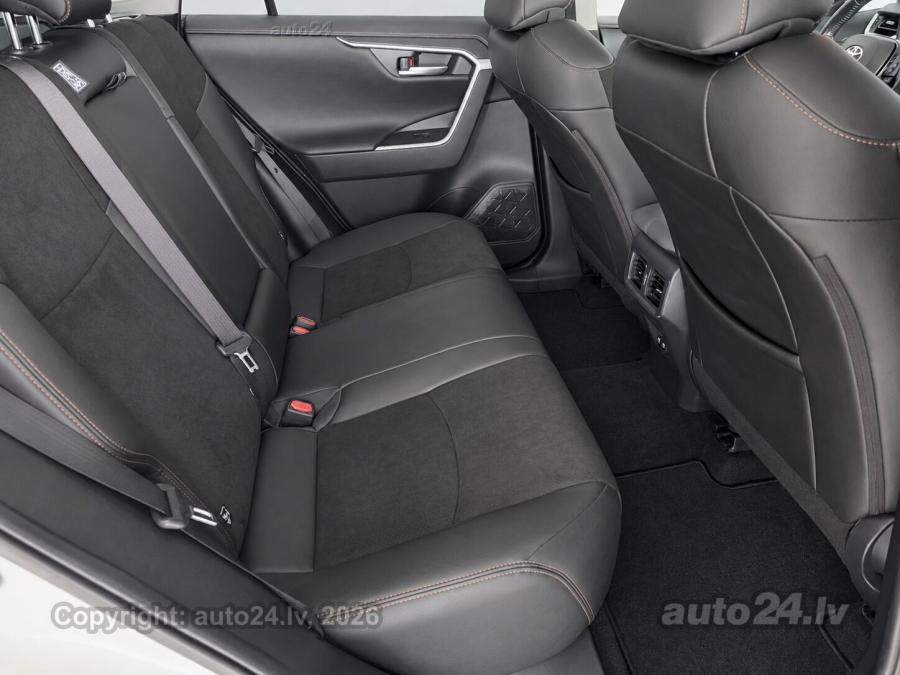 White Toyota RAV4 2020 in Tallinn, with an engine capacity of 2.00 L and mileage of 165 thousand km for 20690 €, photo 11 on AUTOMOTO.COM.LV
