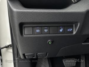 White Toyota RAV4 2020 in Tallinn, with an engine capacity of 2.00 L and mileage of 165 thousand km for 20690 €, photo 12 on AUTOMOTO.COM.LV