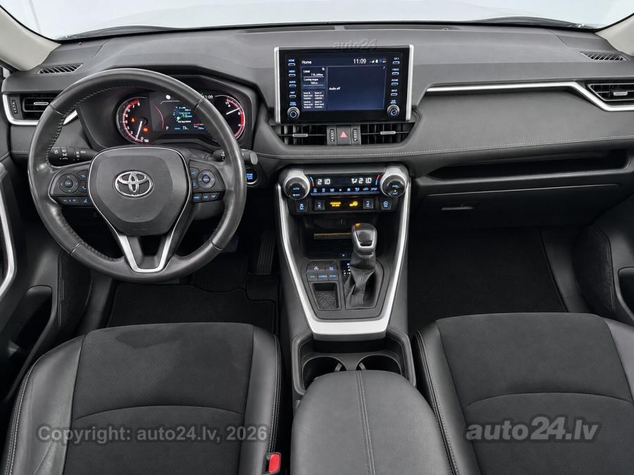 White Toyota RAV4 2020 in Tallinn, with an engine capacity of 2.00 L and mileage of 165 thousand km for 20690 €, photo 14 on AUTOMOTO.COM.LV