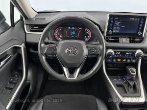 White Toyota RAV4 2020 in Tallinn, with an engine capacity of 2.00 L and mileage of 165 thousand km for 20690 €, photo 15 on AUTOMOTO.COM.LV