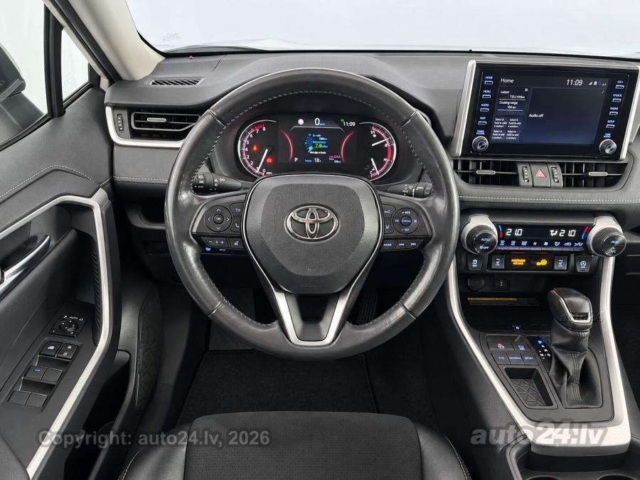 White Toyota RAV4 2020 in Tallinn, with an engine capacity of 2.00 L and mileage of 165 thousand km for 20690 €, photo 15 on AUTOMOTO.COM.LV