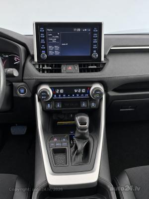White Toyota RAV4 2020 in Tallinn, with an engine capacity of 2.00 L and mileage of 165 thousand km for 20690 €, photo 16 on AUTOMOTO.COM.LV