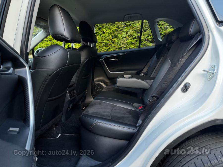Белый Тойота РАВ 4 2020 в Таллин, объемом двигателя 2.50 л и пробегом 87 тыс. км за 25700 €, фото 17 на AUTOMOTO.COM.LV