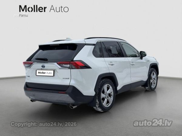 Balts Toyota RAV4 2021 Pērnava, ar dzinēja tilpumu 2.50 L un nobraukumu 82 tūkst. km par 28950 €, foto 2 vietnē AUTOMOTO.COM.LV