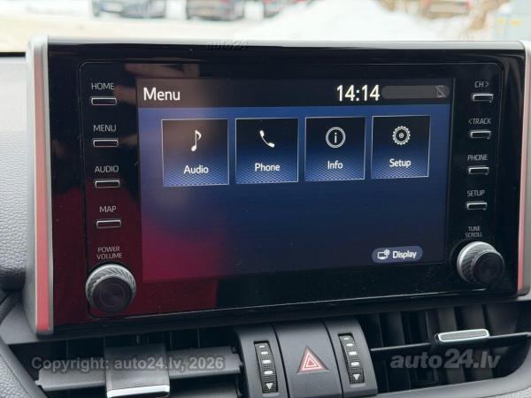 White Toyota RAV4 2021 in Parnu, with an engine capacity of 2.50 L and mileage of 82 thousand km for 28950 €, photo 11 on AUTOMOTO.COM.LV