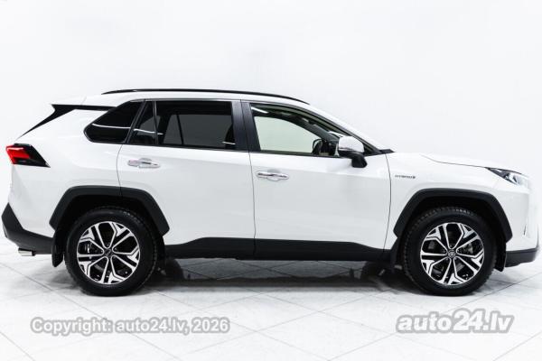 White Toyota RAV4 2021 in Tallinn, with an engine capacity of 2.50 L and mileage of 21 thousand km for 39900 €, photo 6 on AUTOMOTO.COM.LV