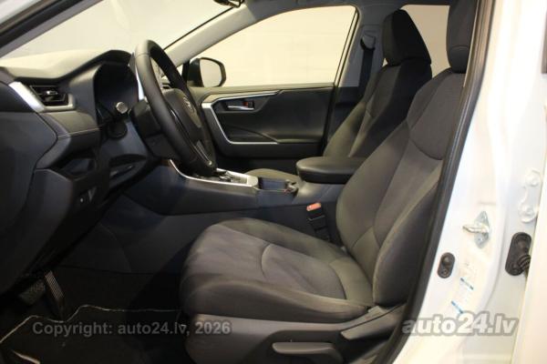 Balts Toyota RAV4 2021 Tallina, ar dzinēja tilpumu 2.50 L un nobraukumu 101 tūkst. km par 34990 €, foto 11 vietnē AUTOMOTO.COM.LV