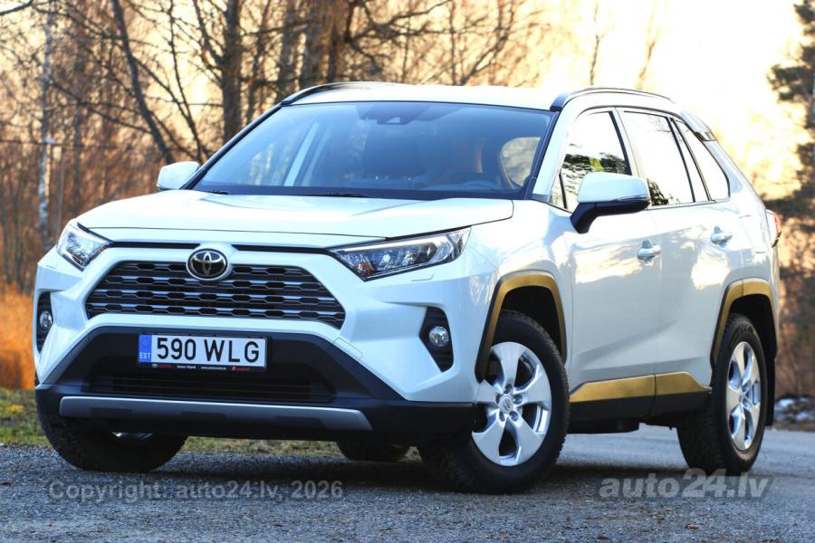 Balts Toyota RAV4 2021 Tallina, ar dzinēja tilpumu 2.00 L un nobraukumu 99 tūkst. km par 29900 €, foto 1 vietnē AUTOMOTO.COM.LV