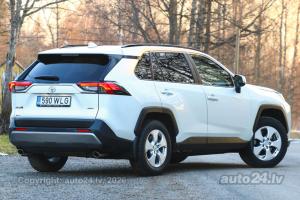 Balts Toyota RAV4 2021 Tallina, ar dzinēja tilpumu 2.00 L un nobraukumu 99 tūkst. km par 29900 €, foto 4 vietnē AUTOMOTO.COM.LV