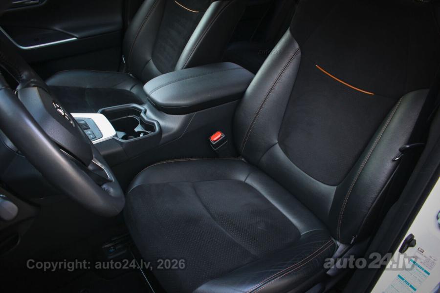 Balts Toyota RAV4 2021 Tallina, ar dzinēja tilpumu 2.00 L un nobraukumu 99 tūkst. km par 29900 €, foto 8 vietnē AUTOMOTO.COM.LV