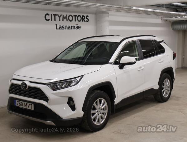 White Toyota RAV4 2021 in Tallinn, with an engine capacity of 2.00 L and mileage of 64 thousand km for 23990 €, photo 1 on AUTOMOTO.COM.LV