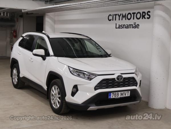 White Toyota RAV4 2021 in Tallinn, with an engine capacity of 2.00 L and mileage of 64 thousand km for 23990 €, photo 4 on AUTOMOTO.COM.LV