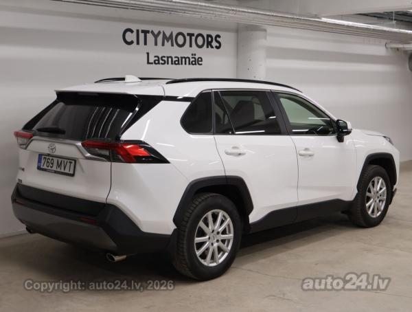 White Toyota RAV4 2021 in Tallinn, with an engine capacity of 2.00 L and mileage of 64 thousand km for 23990 €, photo 6 on AUTOMOTO.COM.LV