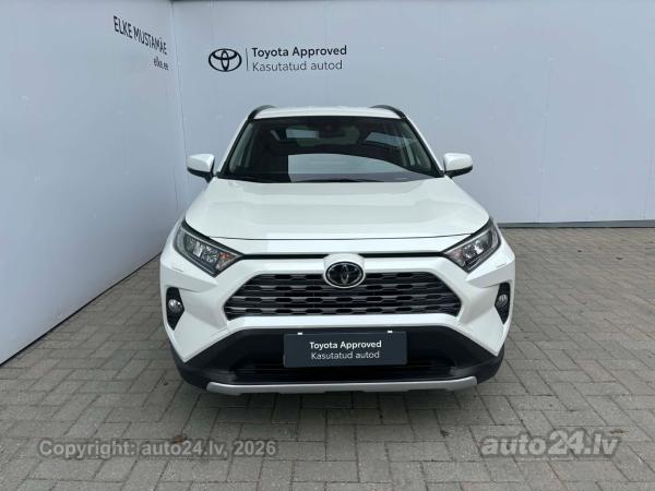 White Toyota RAV4 2021 in Tallinn, with an engine capacity of 1.99 L and mileage of 16 thousand km for 24995 €, photo 5 on AUTOMOTO.COM.LV