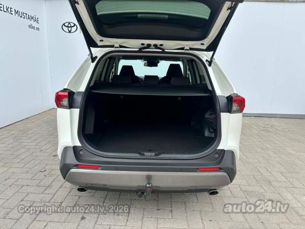 White Toyota RAV4 2021 in Tallinn, with an engine capacity of 1.99 L and mileage of 16 thousand km for 24995 €, photo 9 on AUTOMOTO.COM.LV