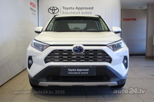 White Toyota RAV4 2021 in Tallinn, with an engine capacity of 2.50 L and mileage of 147 thousand km for 24990 €, photo 5 on AUTOMOTO.COM.LV