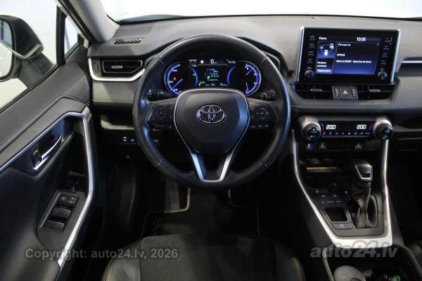 White Toyota RAV4 2021 in Tallinn, with an engine capacity of 2.50 L and mileage of 147 thousand km for 24990 €, photo 9 on AUTOMOTO.COM.LV
