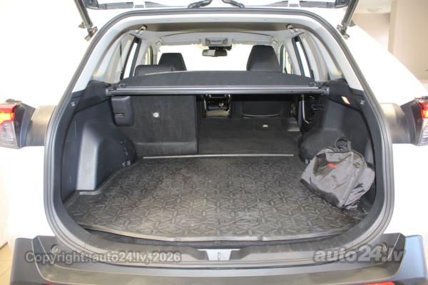 White Toyota RAV4 2021 in Tallinn, with an engine capacity of 2.50 L and mileage of 147 thousand km for 24990 €, photo 10 on AUTOMOTO.COM.LV