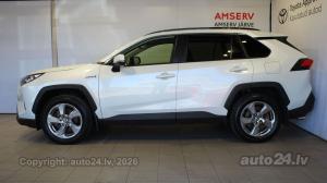 White Toyota RAV4 2021 in Tallinn, with an engine capacity of 2.50 L and mileage of 90 thousand km for 28990 €, photo 4 on AUTOMOTO.COM.LV
