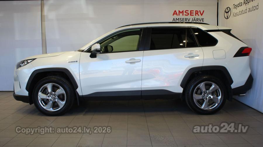 White Toyota RAV4 2021 in Tallinn, with an engine capacity of 2.50 L and mileage of 90 thousand km for 28990 €, photo 4 on AUTOMOTO.COM.LV