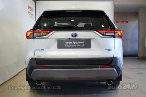 White Toyota RAV4 2021 in Tallinn, with an engine capacity of 2.50 L and mileage of 90 thousand km for 28990 €, photo 5 on AUTOMOTO.COM.LV