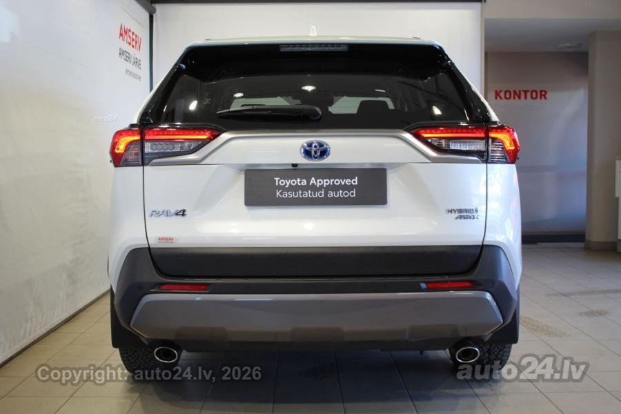 White Toyota RAV4 2021 in Tallinn, with an engine capacity of 2.50 L and mileage of 90 thousand km for 28990 €, photo 5 on AUTOMOTO.COM.LV