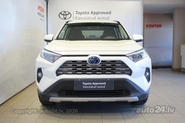 White Toyota RAV4 2021 in Tallinn, with an engine capacity of 2.50 L and mileage of 90 thousand km for 28990 €, photo 5 on AUTOMOTO.COM.LV