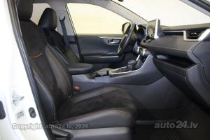 White Toyota RAV4 2021 in Tallinn, with an engine capacity of 2.50 L and mileage of 90 thousand km for 28990 €, photo 7 on AUTOMOTO.COM.LV