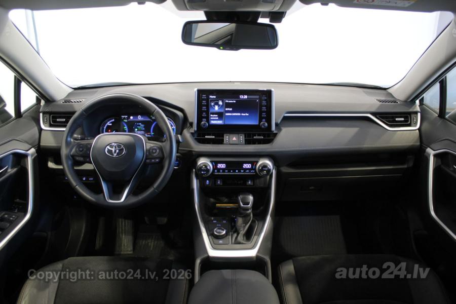 White Toyota RAV4 2021 in Tallinn, with an engine capacity of 2.50 L and mileage of 90 thousand km for 28990 €, photo 9 on AUTOMOTO.COM.LV