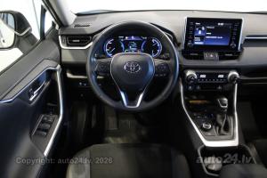 White Toyota RAV4 2021 in Tallinn, with an engine capacity of 2.50 L and mileage of 90 thousand km for 28990 €, photo 10 on AUTOMOTO.COM.LV