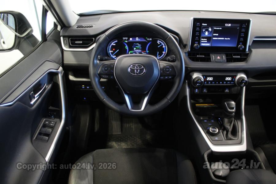 White Toyota RAV4 2021 in Tallinn, with an engine capacity of 2.50 L and mileage of 90 thousand km for 28990 €, photo 10 on AUTOMOTO.COM.LV