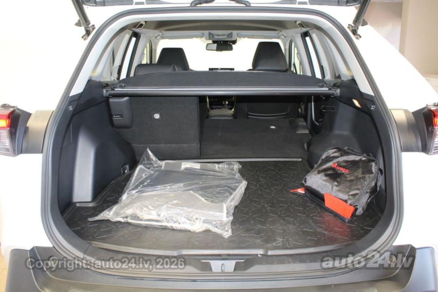 White Toyota RAV4 2021 in Tallinn, with an engine capacity of 2.50 L and mileage of 90 thousand km for 28990 €, photo 11 on AUTOMOTO.COM.LV