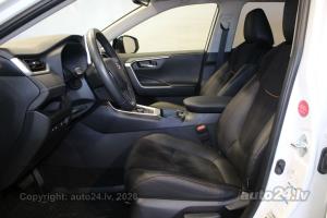 White Toyota RAV4 2021 in Tallinn, with an engine capacity of 2.50 L and mileage of 90 thousand km for 28990 €, photo 12 on AUTOMOTO.COM.LV